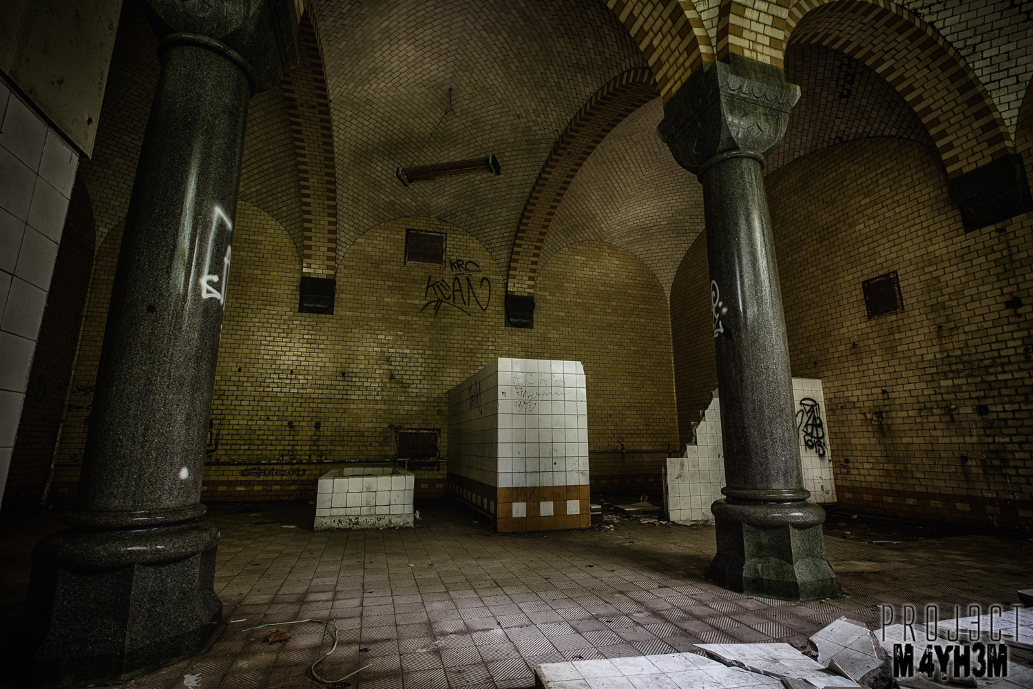 Urbex: Beelitz-Heilstätten aka Beelitz Hospital, Part 1: Women's ...